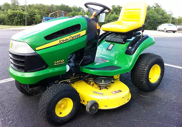 John Deere LA110 Price, Specification, Review, and Attachments